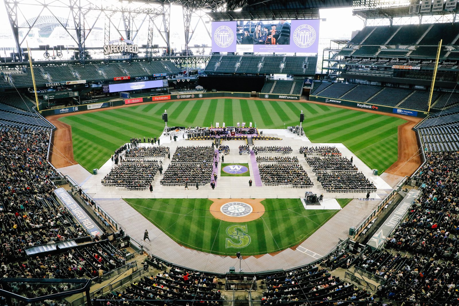 Grads all score at Safeco Field commencement - News